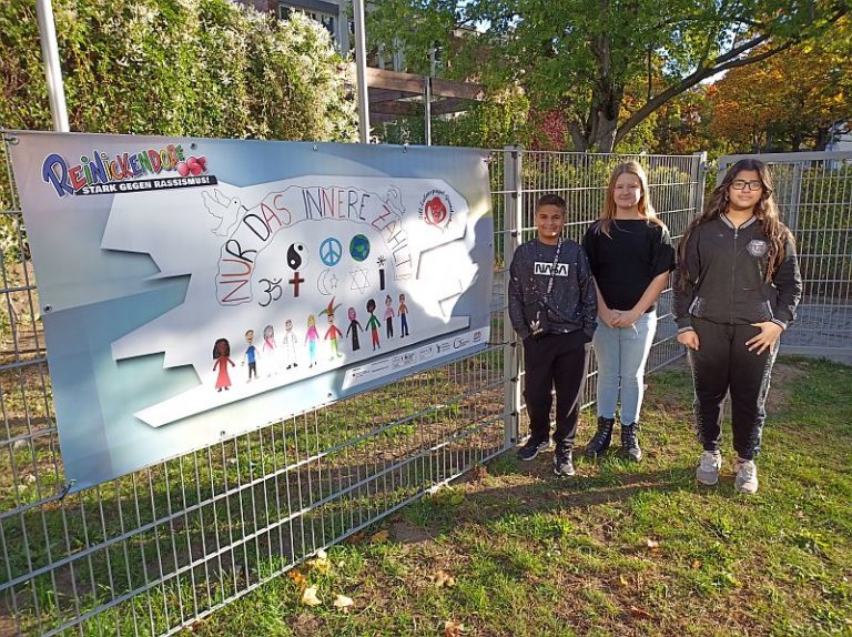 Banner-Aktion „GEGEN Rassismus“ – Till-Eulenspiegel-Grundschule Banner-Aktion „GEGEN Rassismus“ – Till-Eulenspiegel-Grundschule
